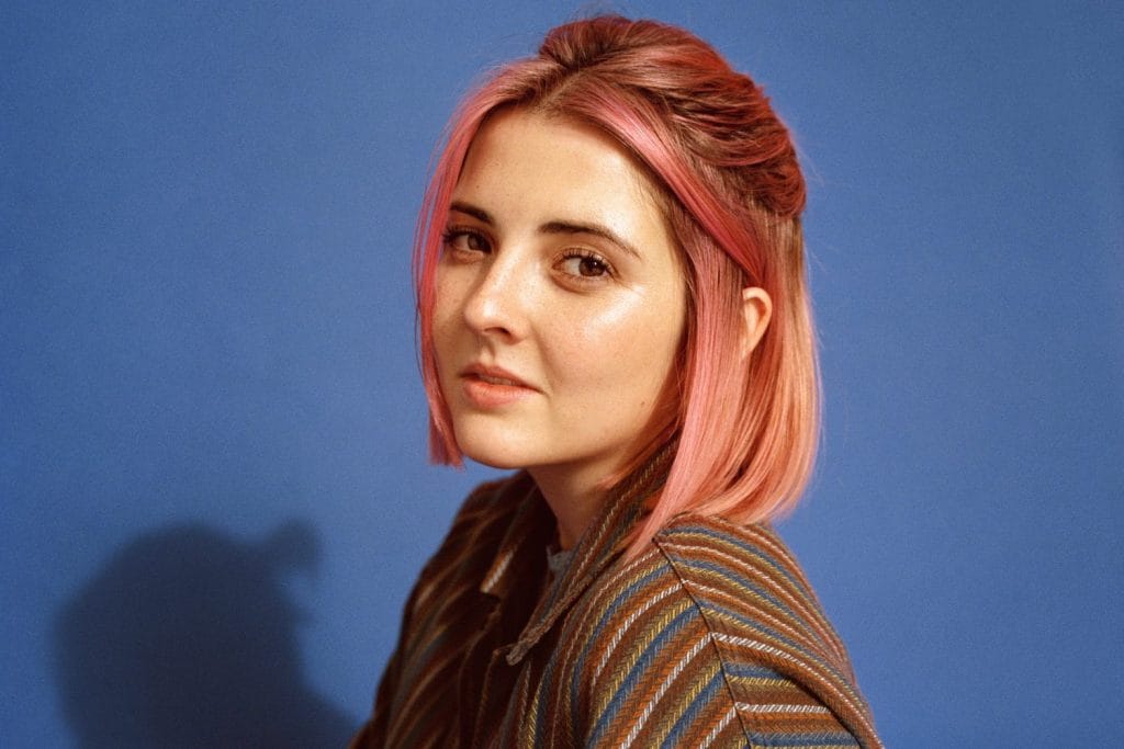 Emily Burns' new single 'Press Pause' is pretty great tbh - Dork