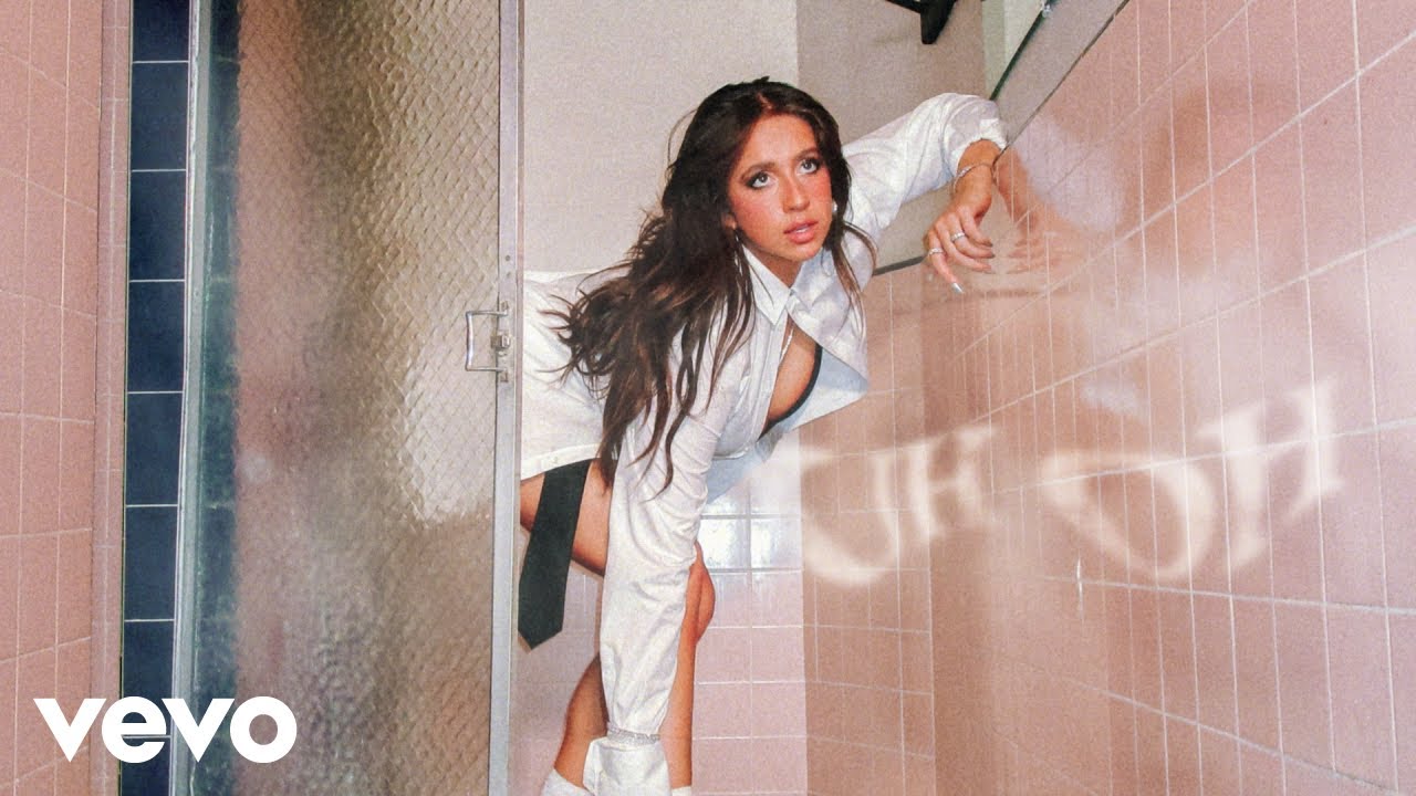 'uh oh' - Tate McRae has dropped her new single - Dork