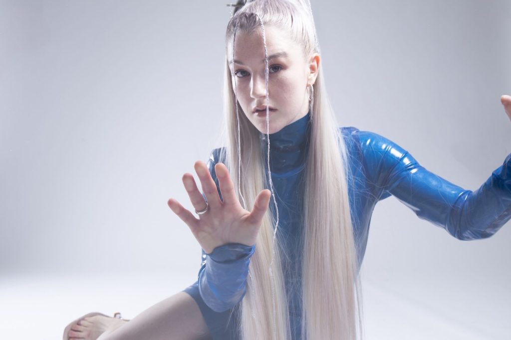 Plug into twst, with her standout new video for ‘Are You Listening?’ - Dork