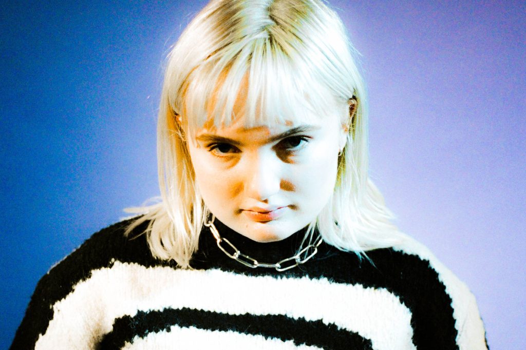 Chicago newcomer Jackie Hayes has a new track, 'eye 2 eye' | Dork