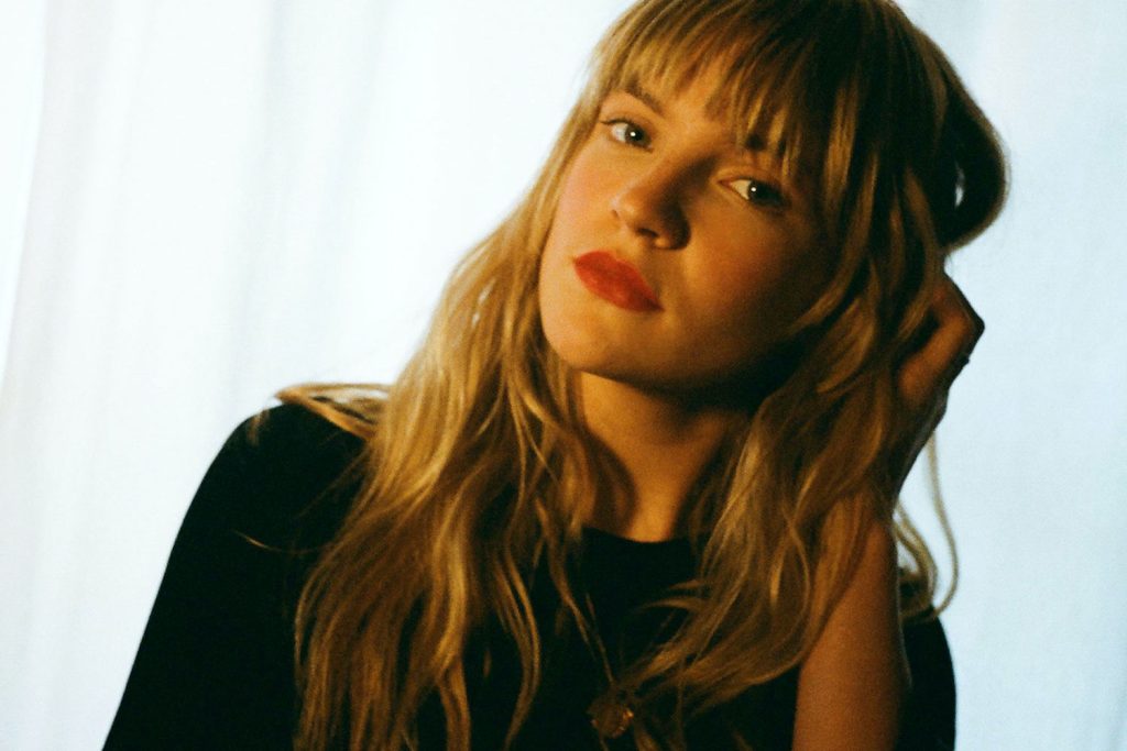 Eloise has debuted a new track, 'Intertwined' - Dork