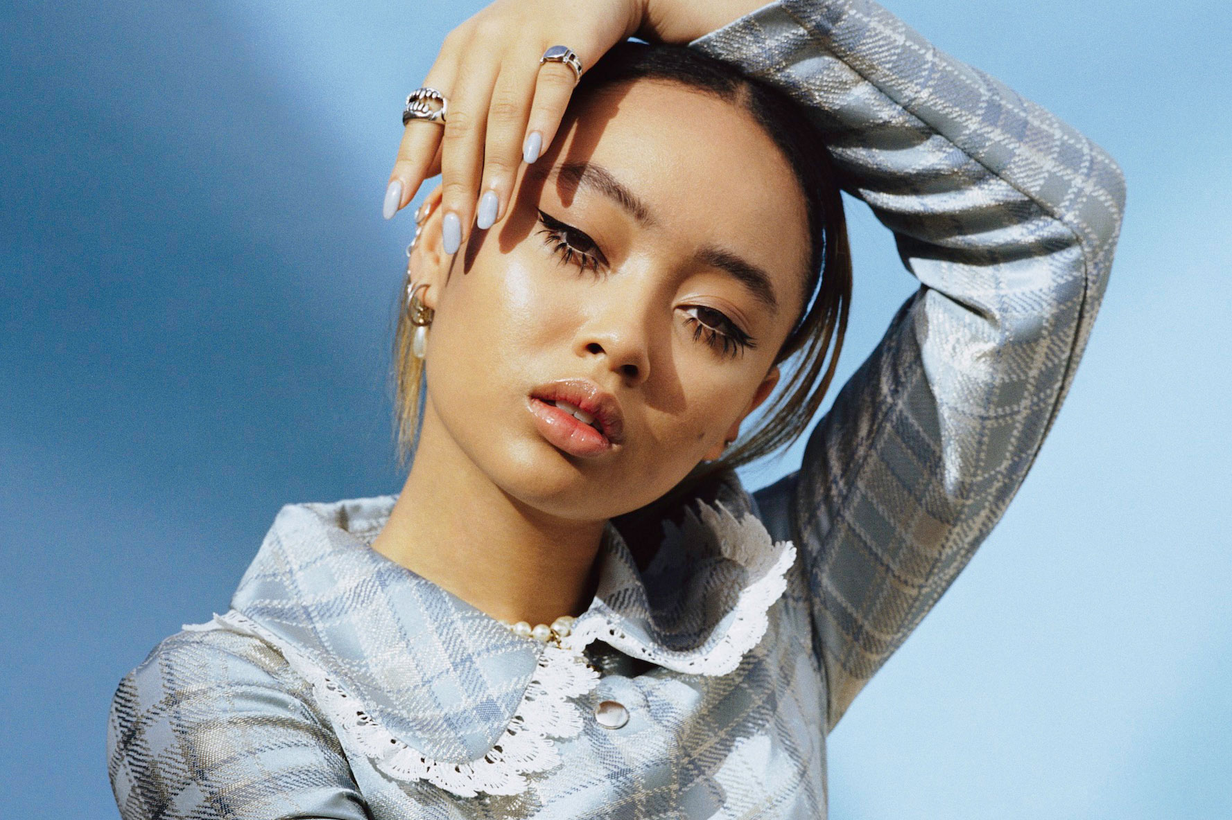 Griff is having a dance with her shadow in the new video for 'One Night' - Dork