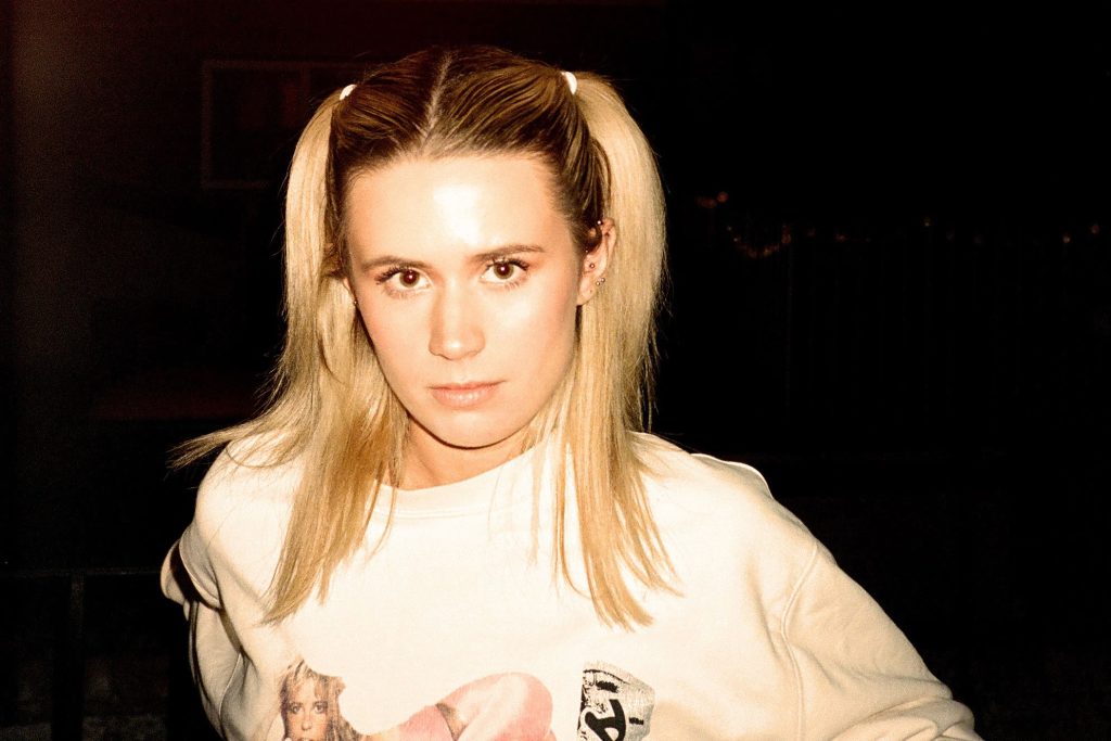 Hana Lili has announced her debut EP, 'Flowers Die In The Window ...