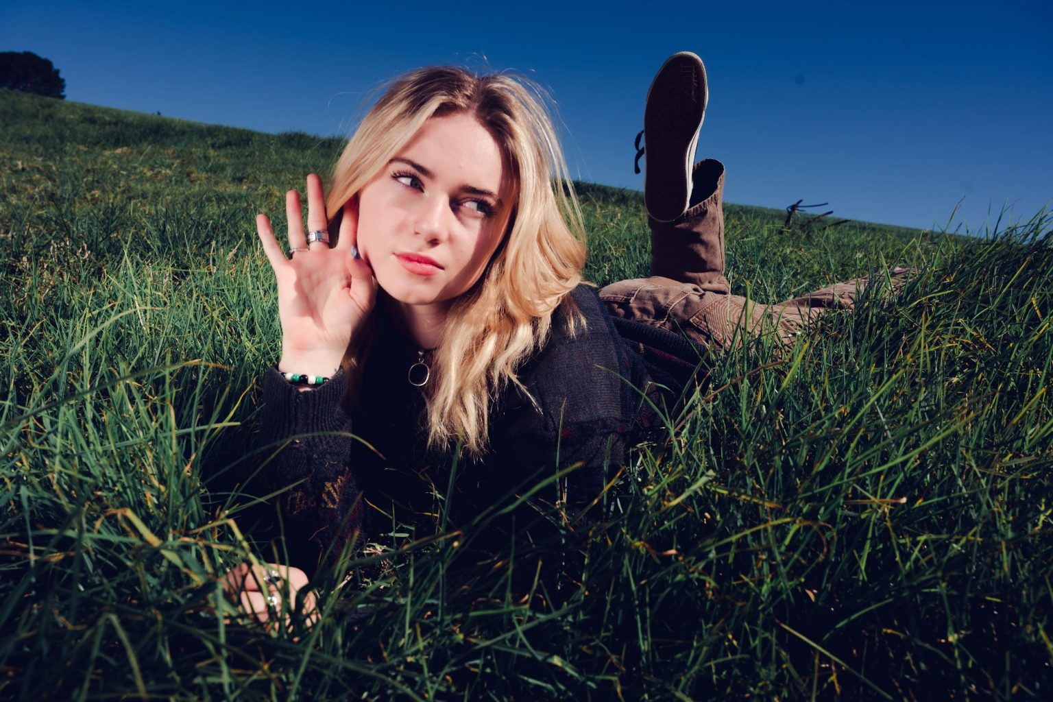 Claire Rosinkranz has dropped a brand new single, 'i h8 that i still ...