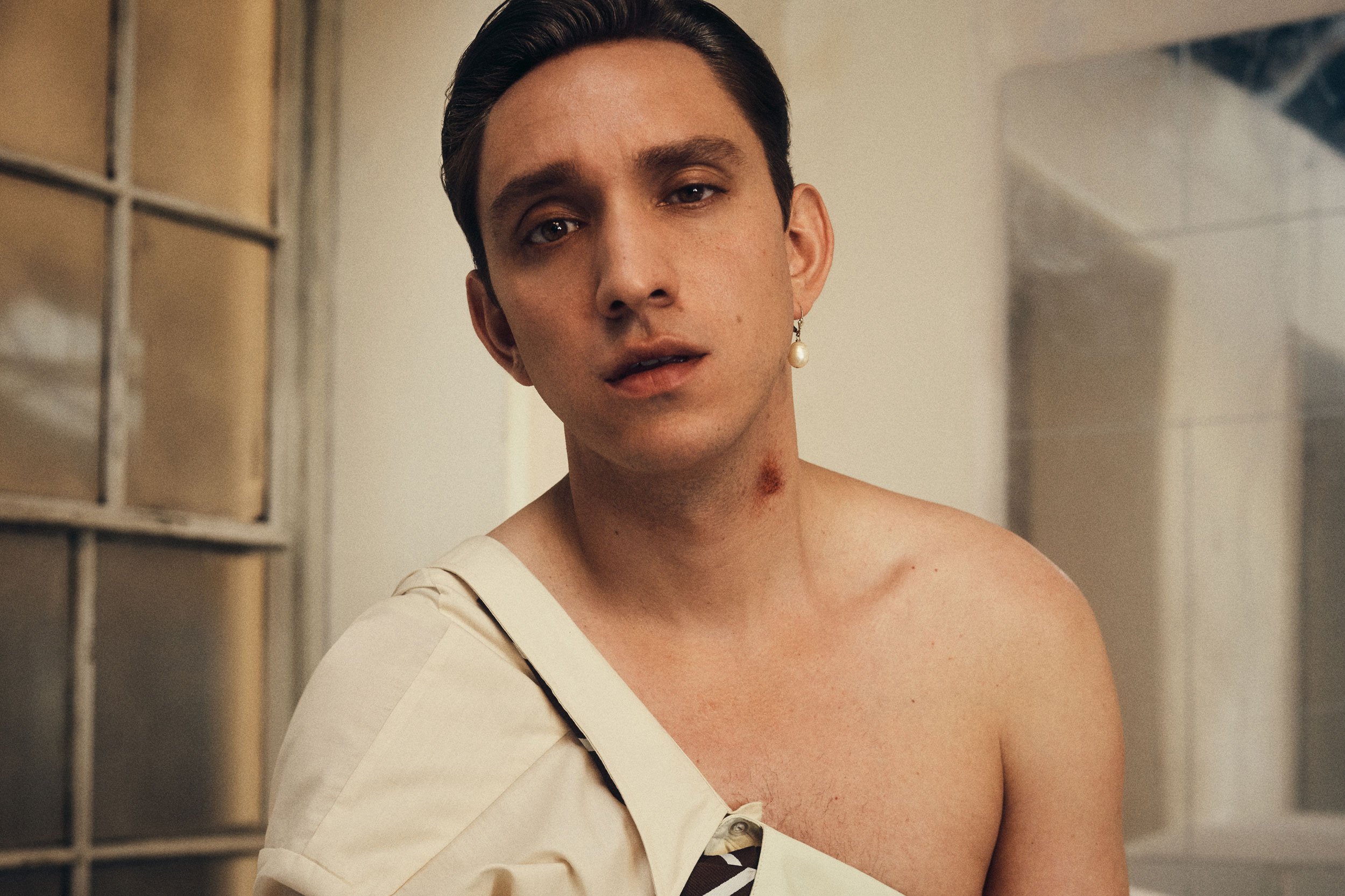 Oliver Sim has shared his second solo single, 'Fruit' - Dork