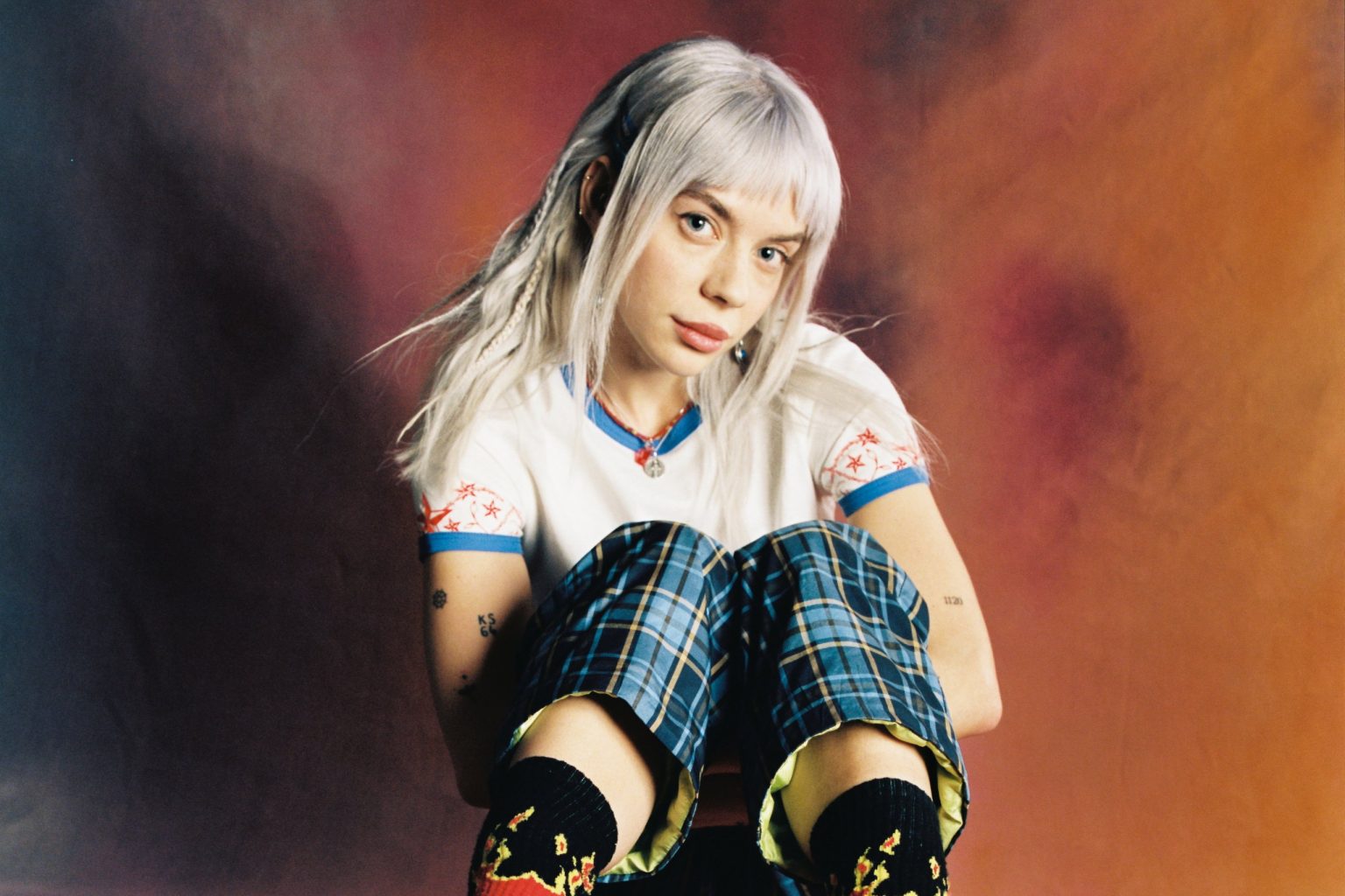 Pixey has released her first mini-album, ‘Dreams, Pains & Paper Planes ...