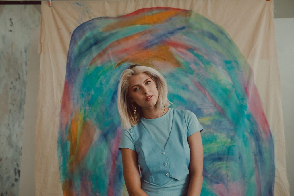 Alex Amor has revealed a new single, ‘Pleasing People’, which completes ...