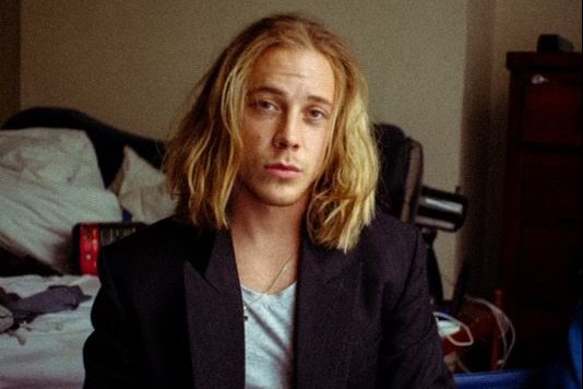 Isaac Gracie returns with new single 'The Man Who Flew Into Space' - Dork