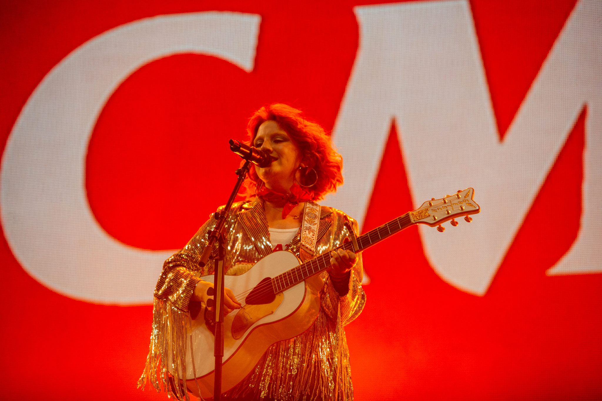 CMAT is quite frankly iconic at Glastonbury 2023 - photos - Dork