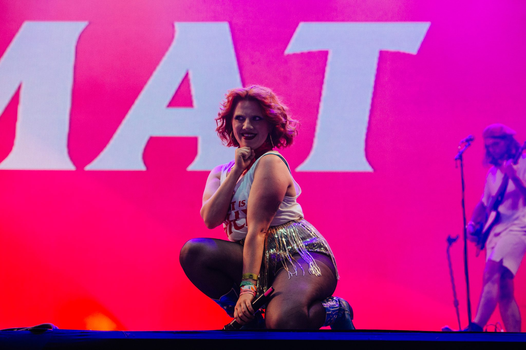 CMAT is quite frankly iconic at Glastonbury 2023 - photos - Dork