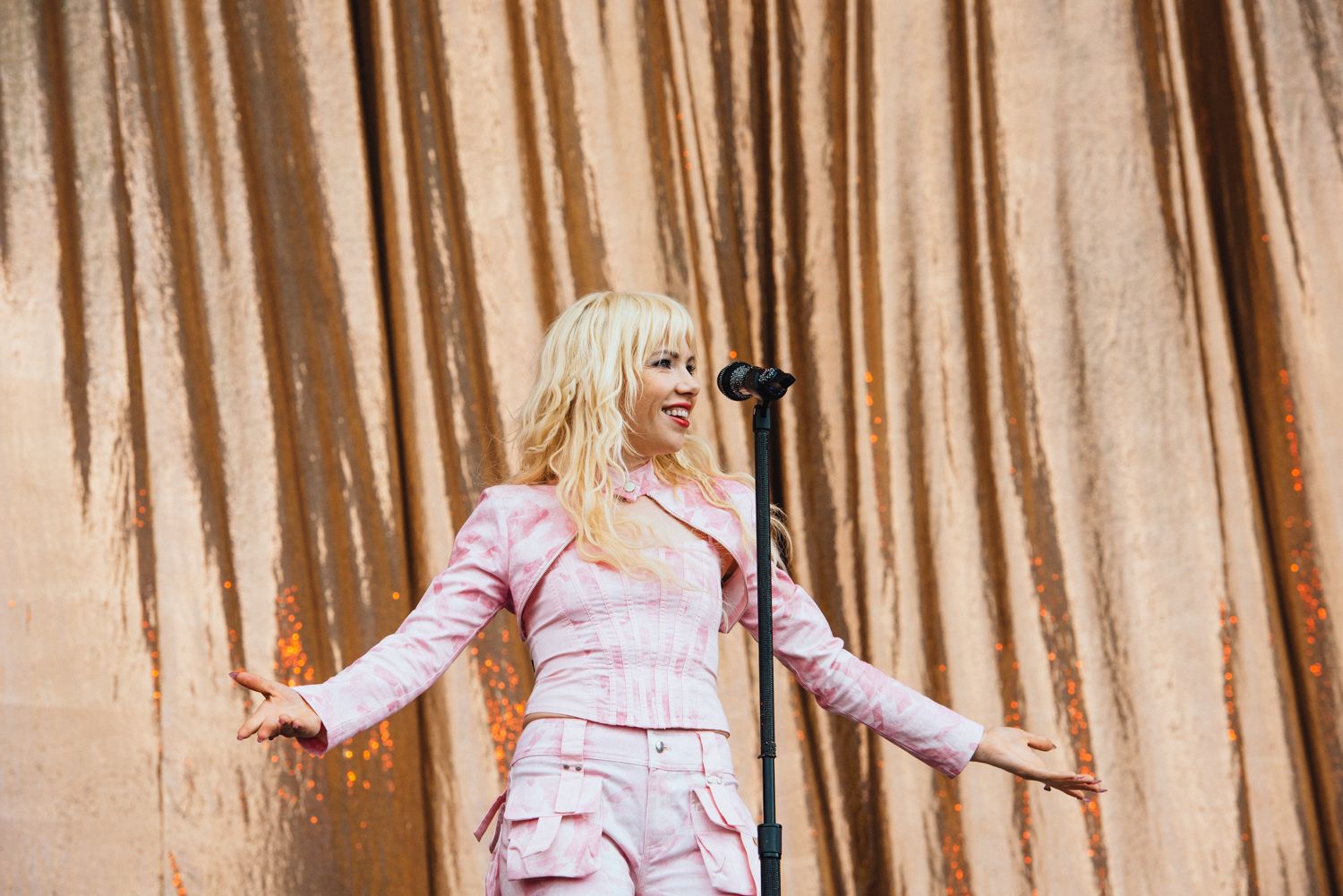Carly Rae Jepsen brings pure pop perfection to Glastonbury's Other ...