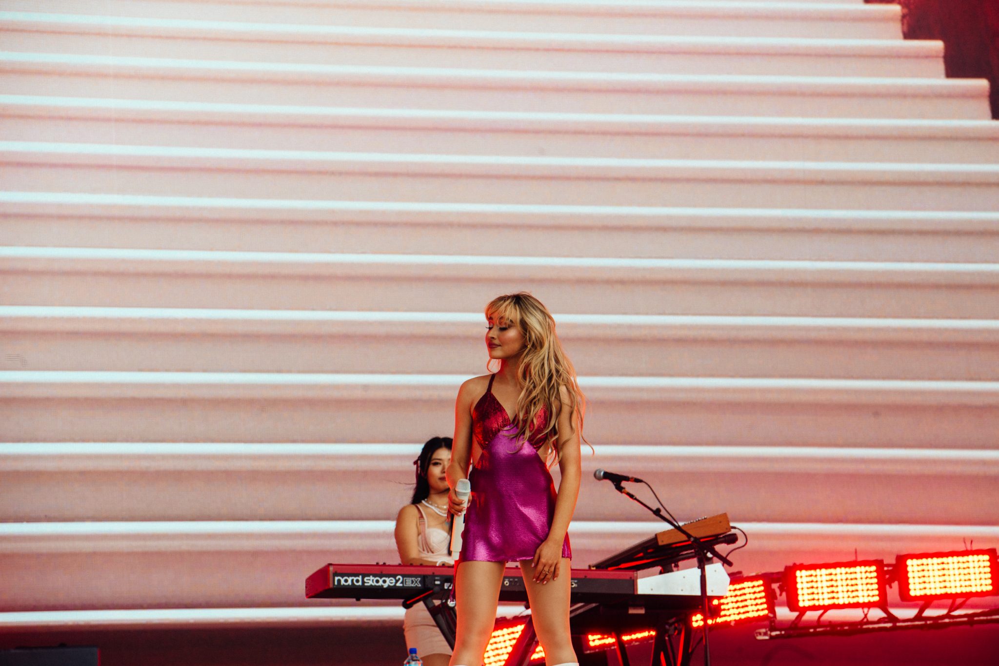 Sabrina Carpenter brings pop perfection to BST Hyde Park - photos - Dork