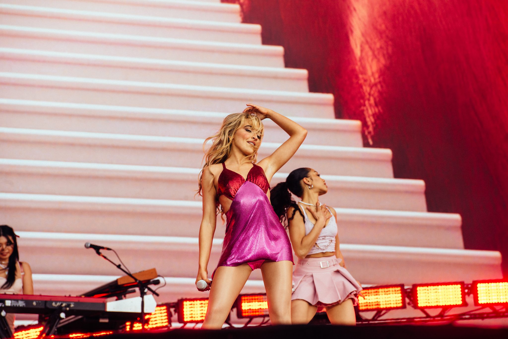 Sabrina Carpenter brings pop perfection to BST Hyde Park - photos - Dork