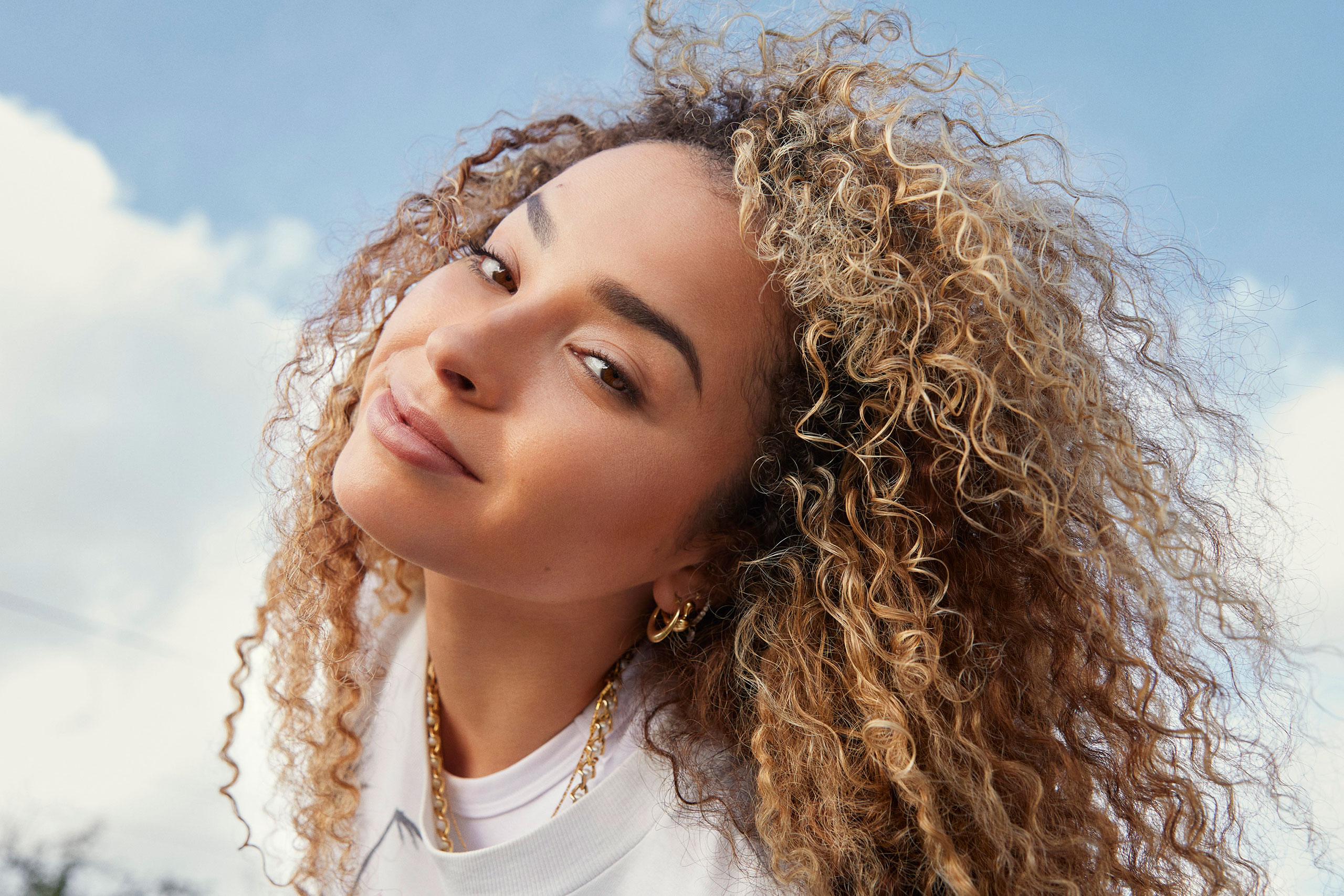 Ella Eyre has shared her new summer love song 'Domino szn', written in ...