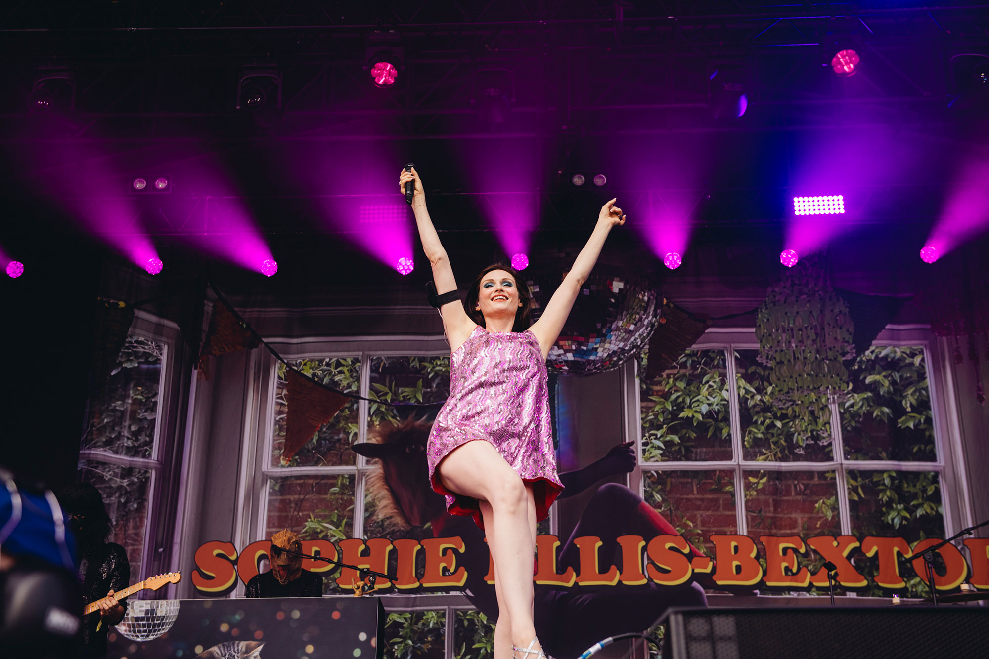 Sophie Ellis-Bextor has shared a new video for 'Freedom Of The Night ...