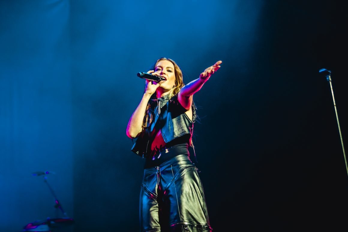 Fletcher steals the show at London’s O2 - Dork