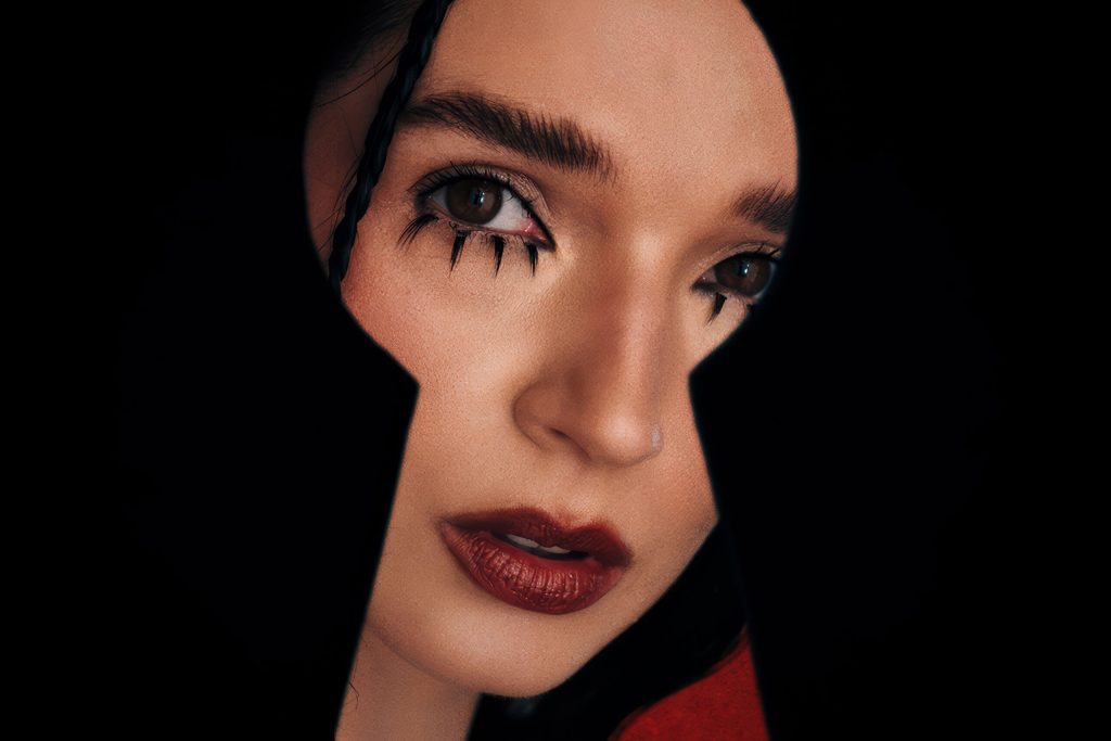 Poppy redefines musical chaos with her new album 'Negative Spaces' - Dork