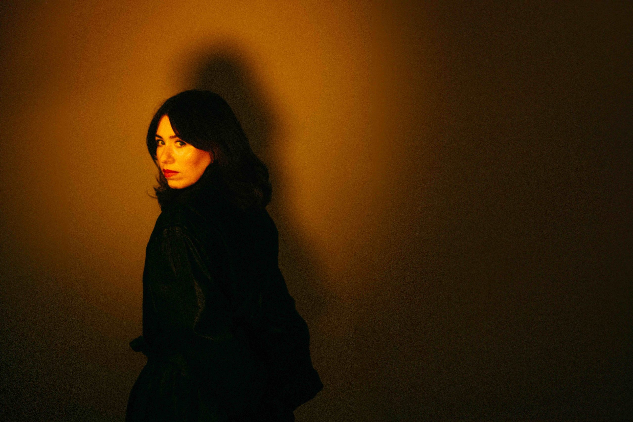 Robin Kester signs to Memphis Industries and releases new single ...