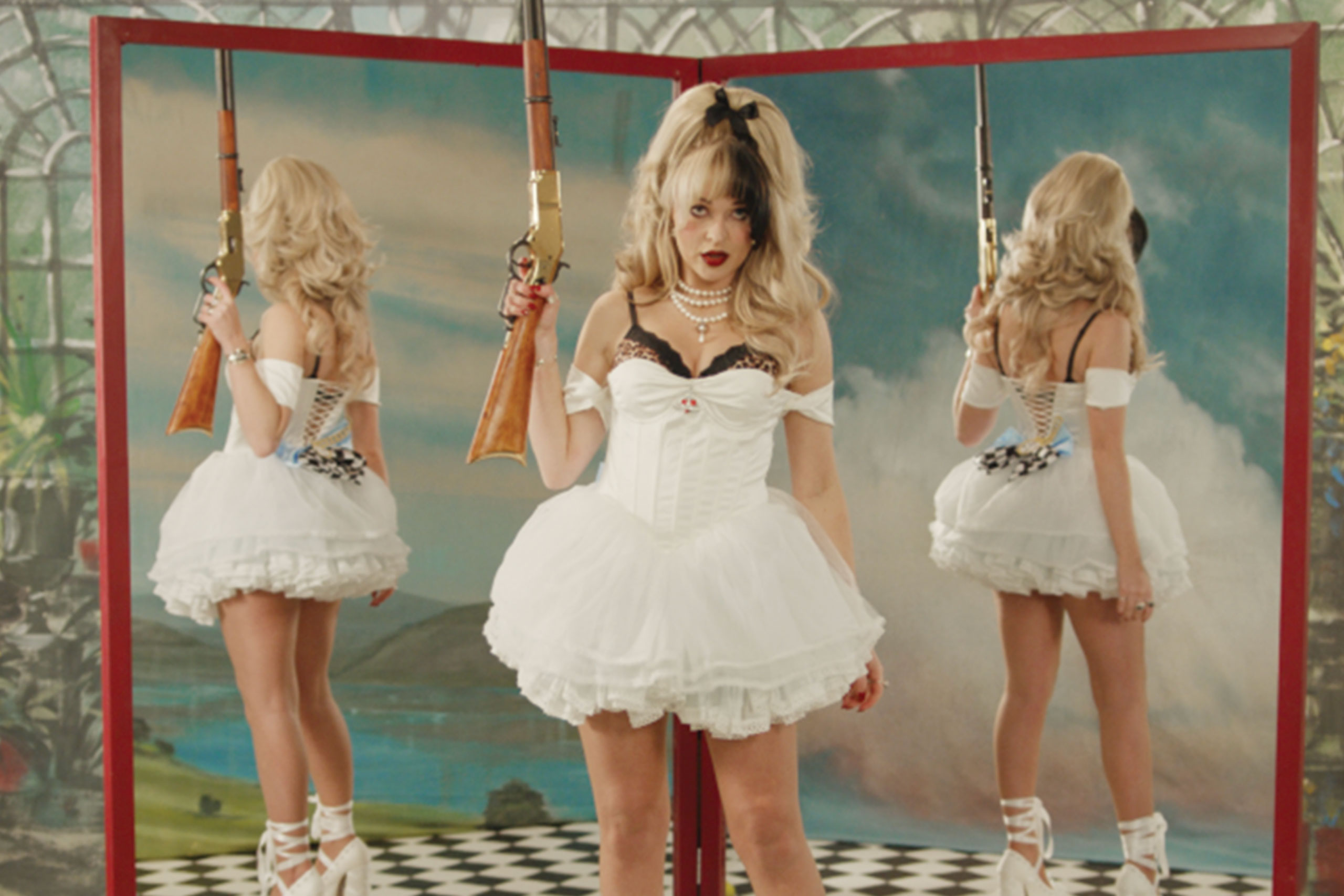 Luvcat explores love and kink with her new single 'Lipstick', and a ...