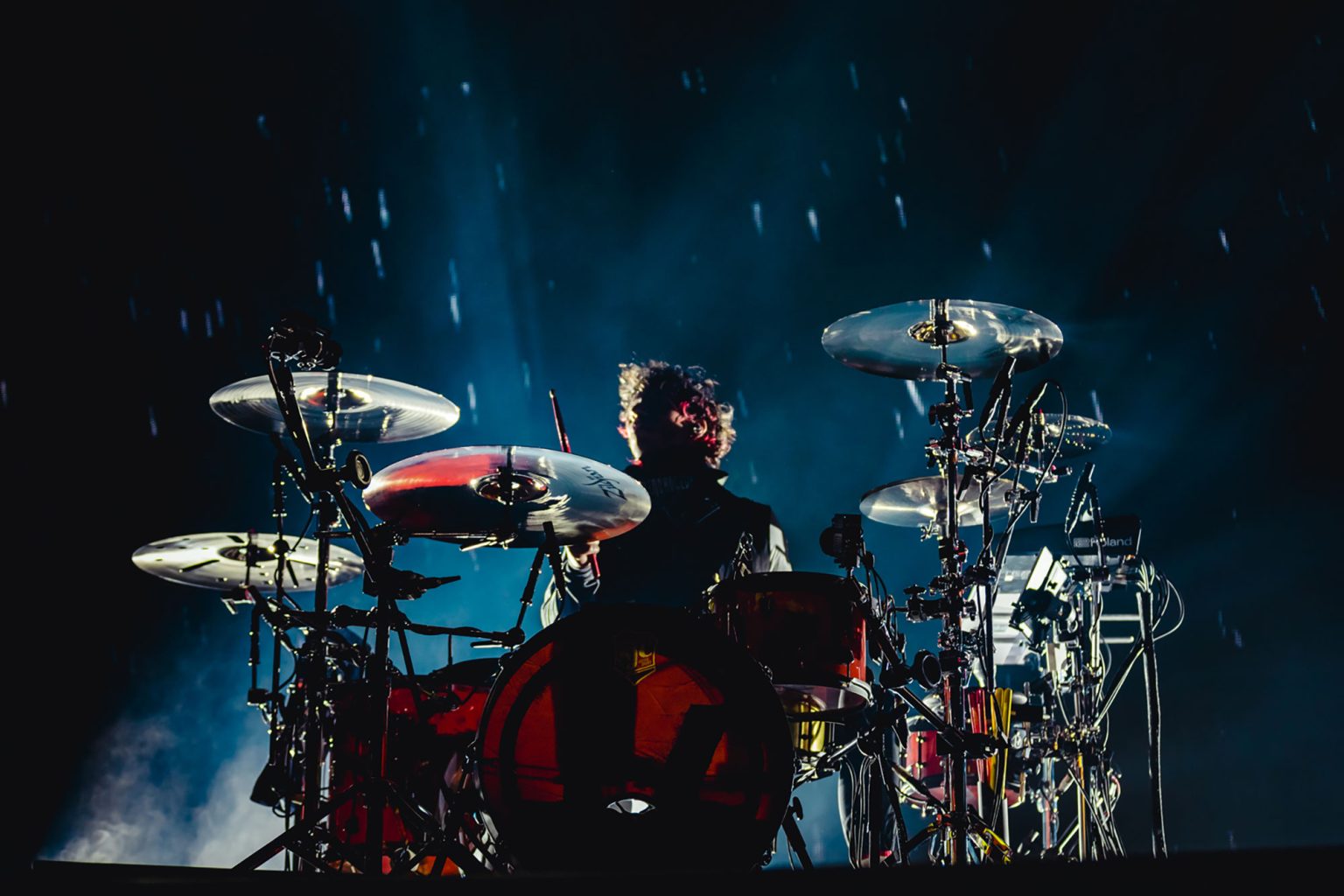 Twenty One Pilots transform London's O2 Arena into a dystopian theatre ...