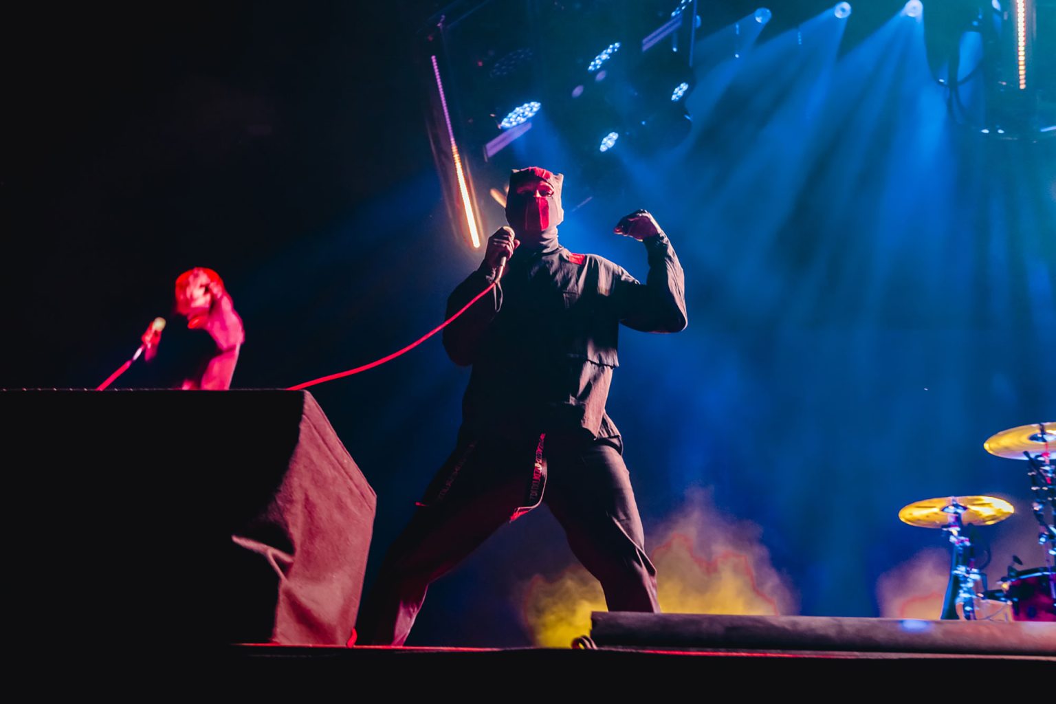 Twenty One Pilots transform London's O2 Arena into a dystopian theatre ...