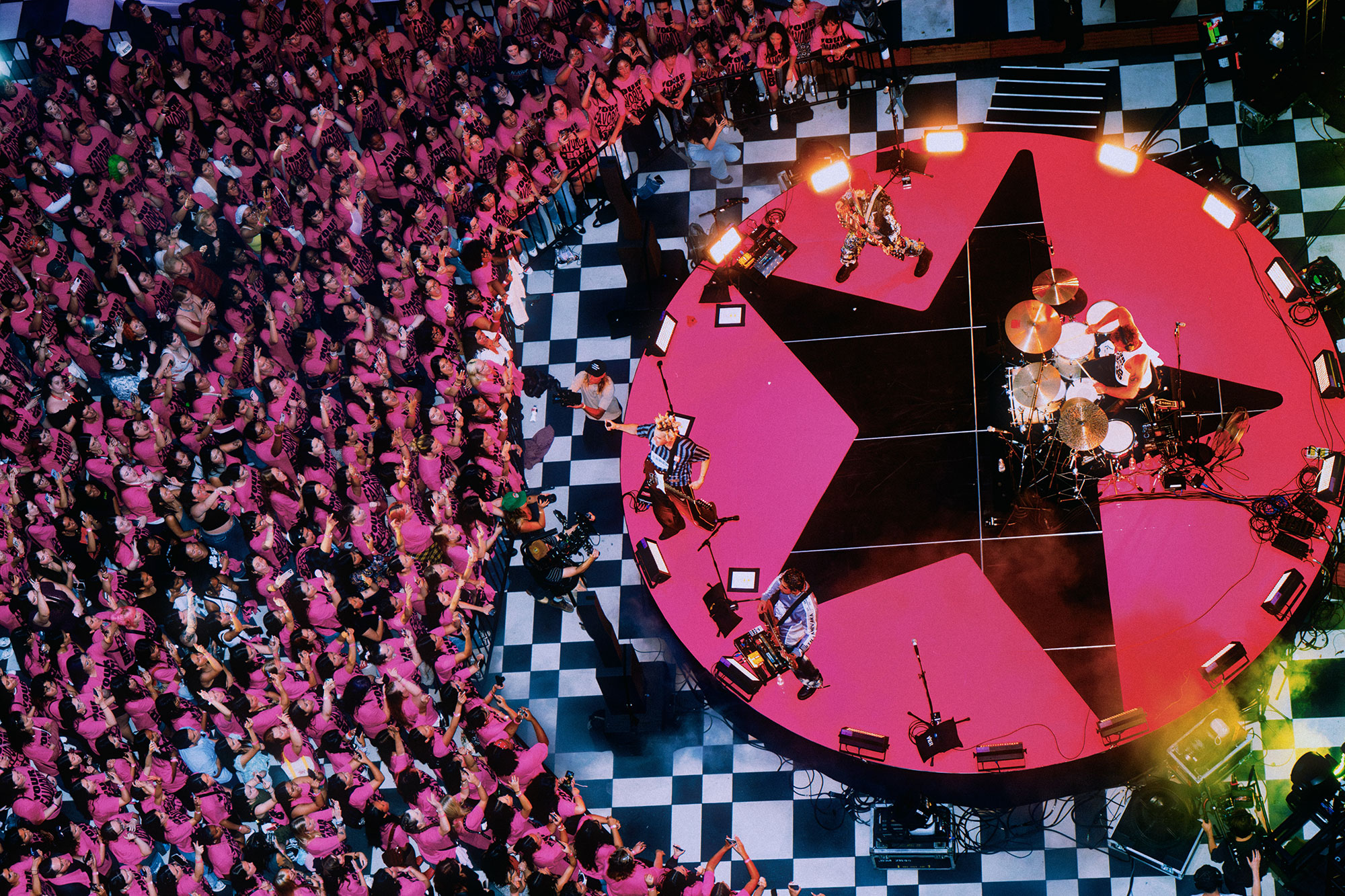 Sunday (1994): Life through a lens - Dork